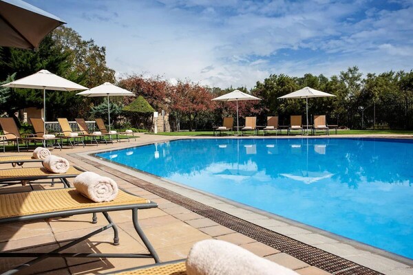 Perfect Base For Exploring The City! City View, Outdoor Pool And Free Parking! - Maseru