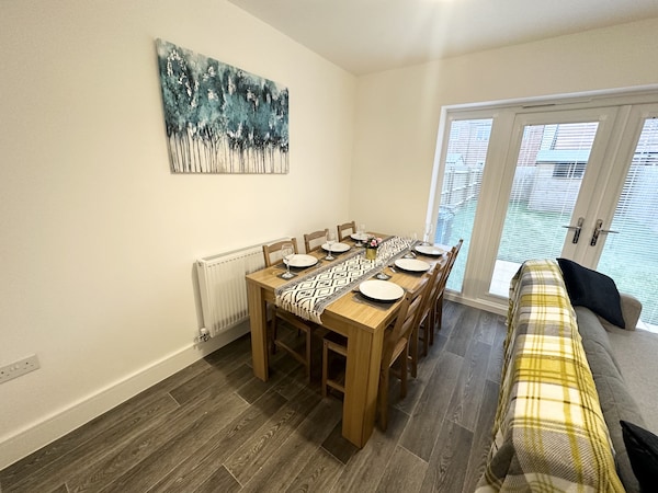 3 Bed House | Business Or Leisure | Free Parking - 斯塔福德