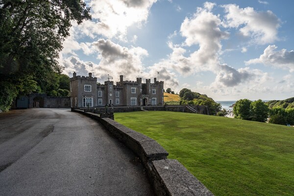 Watermouth Castle, Bassett Apartment, Pet Friendly In Ilfracombe - Devon