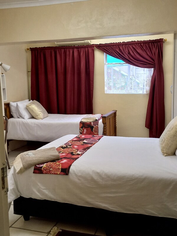 Quiet, Safe, Very Clean And Comfortable, Not Far From Activities In Polokwane. - Polokwane