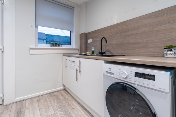 Refreshing Modern Apartment In Salsburgh - Motherwell