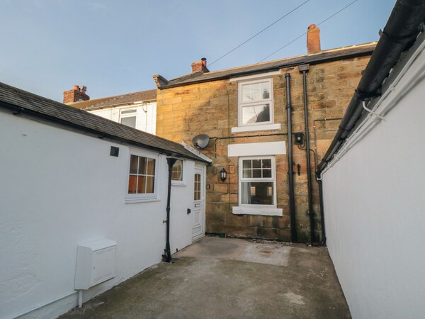 Daffodil Cottage, Pet Friendly, With Open Fire In Port Mulgrave - Staithes