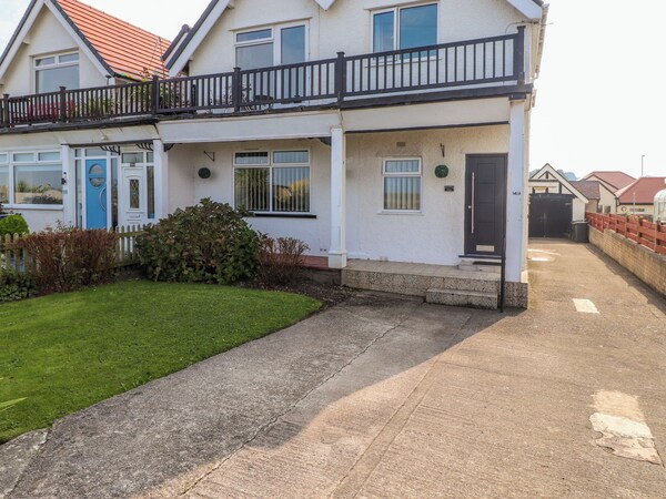 Seaward, Pet Friendly, Country Holiday Cottage In Rhos-on-sea - Rhos on Sea