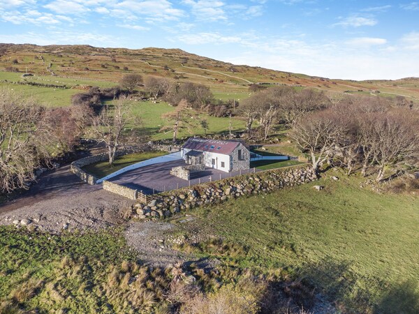 Ysgubor Maen Y Bardd, Family Friendly, With Hot Tub In Conwy - Colwyn Bay