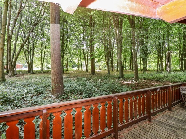 Bamboo Retreat, Character Holiday Cottage, With Hot Tub In Louth - Louth