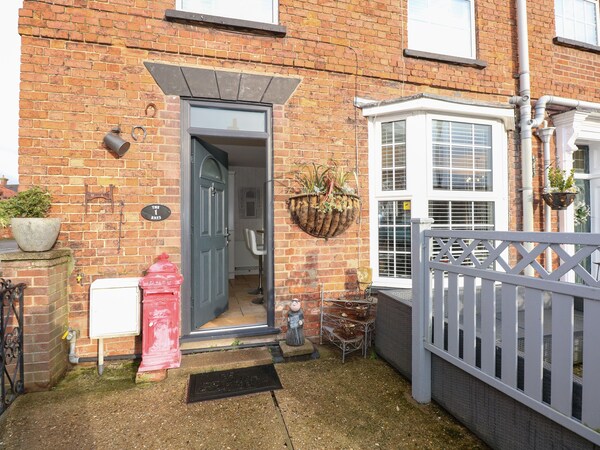 1 The Bays, Pet Friendly, With A Garden In Burgh Le Marsh - Lincolnshire