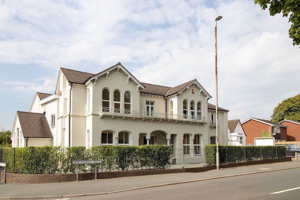 Haughmond-deluxe-apartment-ensuite Dusche-strassenblick - Telford