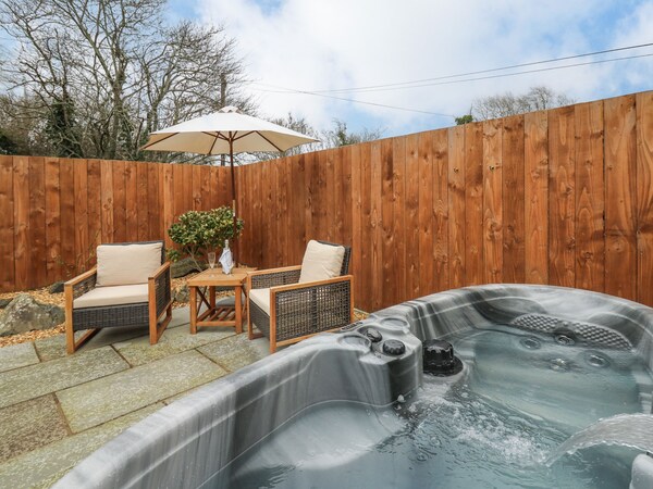 Llygad Y Dydd, Romantic, With Hot Tub In Bow Street, Wales - Borth