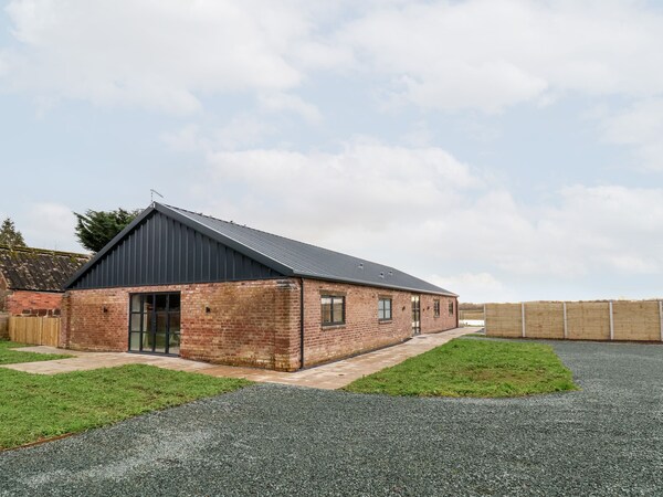 Grange Barn, Pet Friendly, Character Holiday Cottage In Burlton - Cheshire
