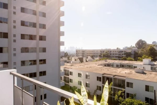 The Sunset Blvd Luxury High-rise, 180 City Views - West Hollywood, CA