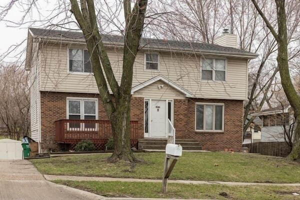 Gorgeous 2br Clive Duplex W/fireplace - West Des Moines, IA