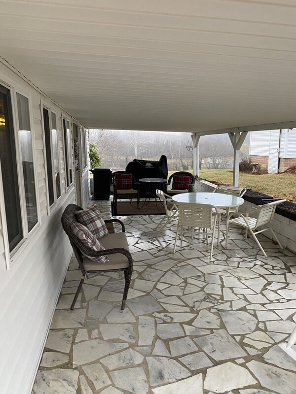 Beautiful + Spacious 4br Home Bristol, Va. Close To Bristol Tn / Va Attractions! - Abingdon, VA