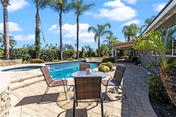 5star Home In Dos Lagos Area-~ideal To Accommodate Large Groups, Vacation Home! - Corona, CA