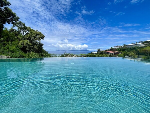 Tetavake Sunset, Stunning 2 Bedroom Condo With Moorea View, Pool And Wifi - French Polynesia