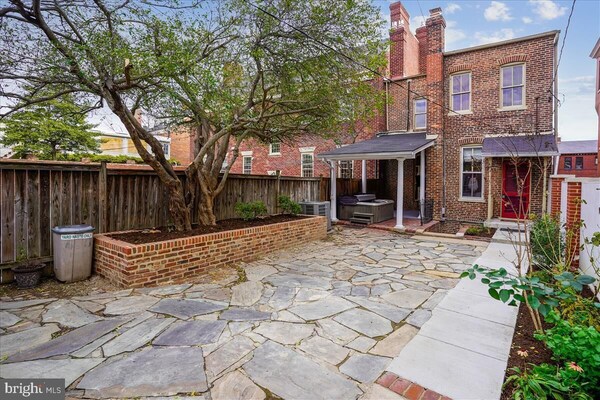 Luxury Historic 1880's Victorian Home W/ Hot Tub! - Arlington, VA
