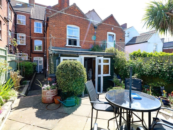 Birch House, Family Friendly, Character Holiday Cottage In Cromer - Norfolk