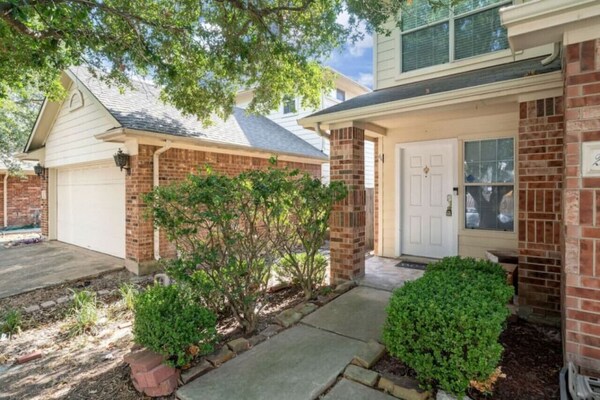 Fun Getaway: 4br, King Suite, Arcade, 2 Smarttvs - Aéroport George-Bush de Houston (IAH)
