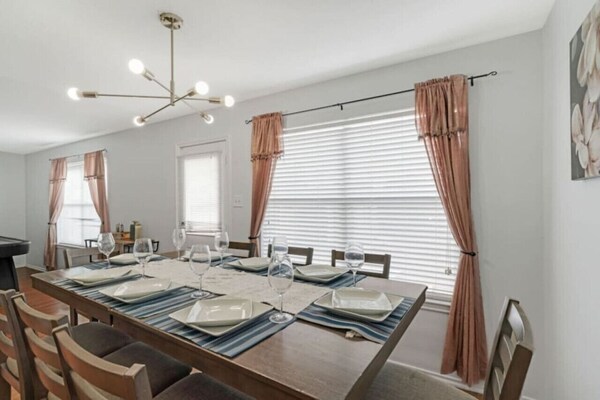 Fun Getaway: 4br, King Suite, Arcade, 2 Smarttvs - 休斯敦