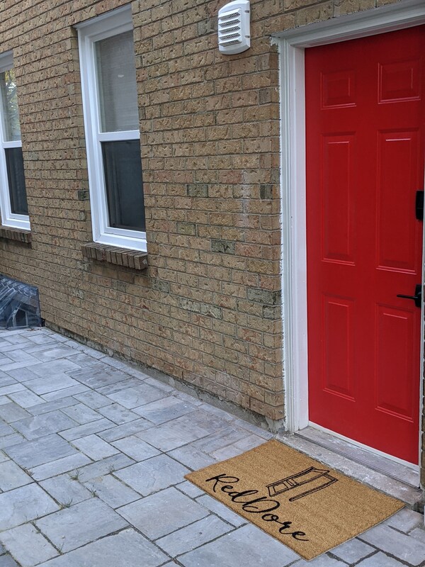 Reddore - 2 Bedroom Cozy Basement Suite - Pickering
