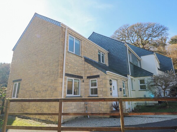 Foxglove Cottage, Pet Friendly, Character Holiday Cottage In Falmouth - St Mawes