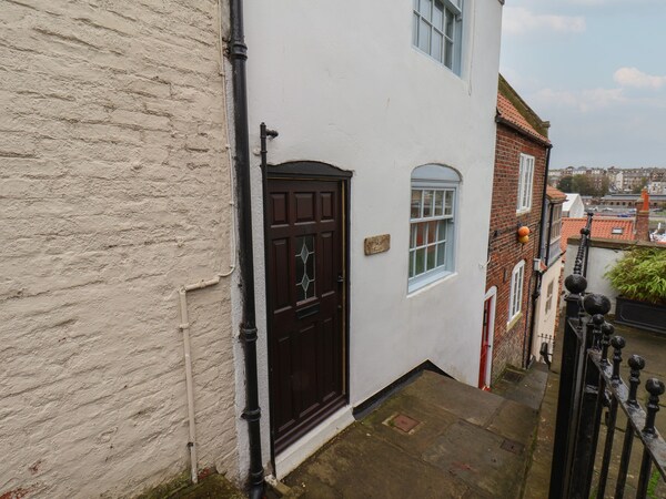 9 Salt Pan Well Steps, Pet Friendly In Whitby - Sandsend