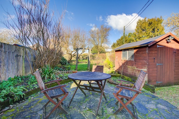 Eglantine Country Cottage - Farnham