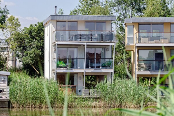 Lake Lodge (Hm10), Lower Mill Estate, Cotswolds - Wiltshire