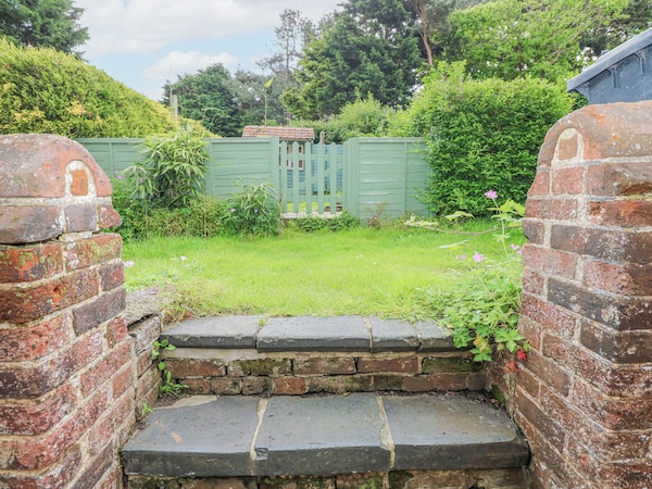 6 Melinda Cottage, Family Friendly, With A Garden In East Runton - Cromer