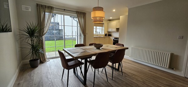 Bunratty Town House No 2  - Sleeps 8 Guests  In 4 Bedrooms - Shannon