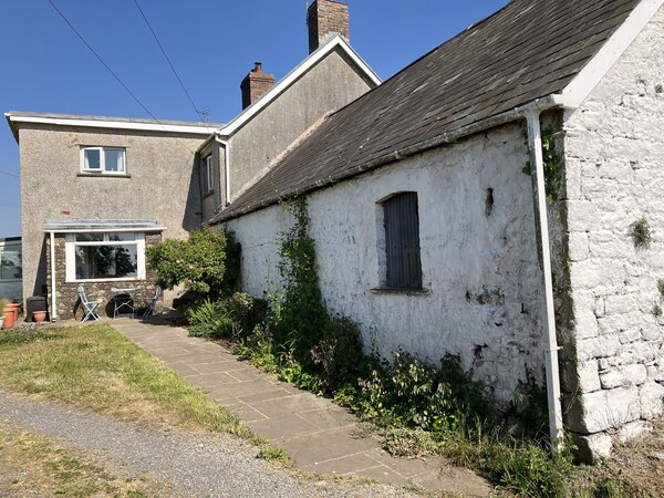 Kenfig Farm, Pet Friendly, Character Holiday Cottage In Kenfig - Port Talbot