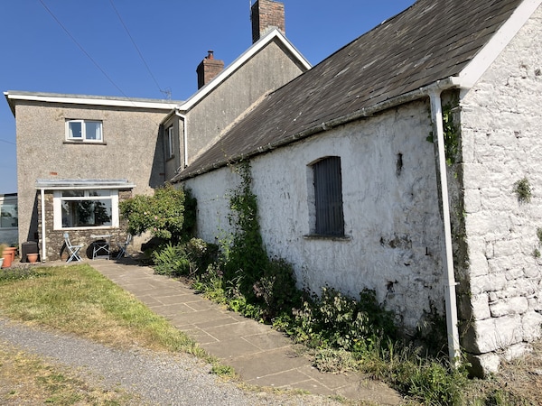 Kenfig Farm, Pet Friendly, Character Holiday Cottage In Kenfig - Port Talbot