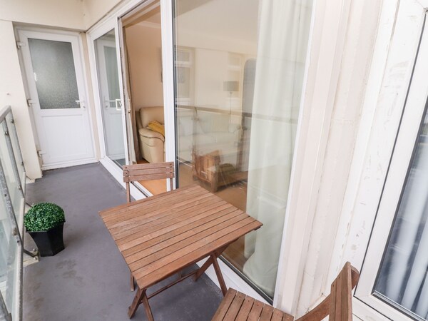 54 Croft Court, Family Friendly, Character Holiday Cottage In Tenby - Manorbier