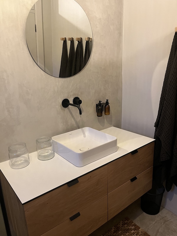 Chic Interior Apartment , Centrally Located , Near All Great Amenities. - Durban