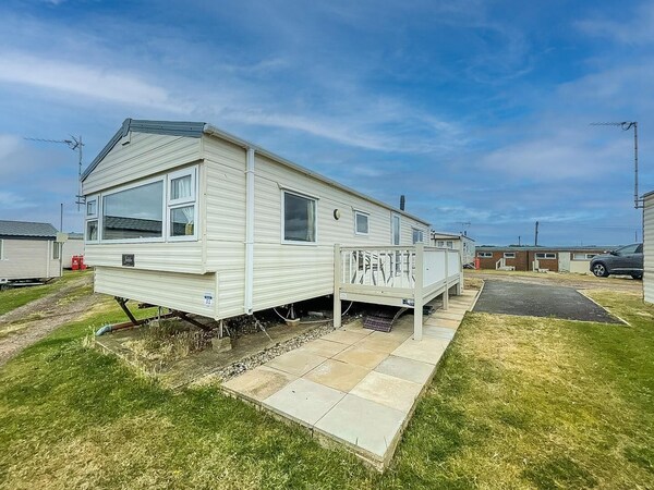 Brilliant 6 Berth Caravan With Decking At Heacham Beach Park Ref 21031a - Hunstanton
