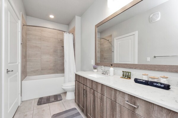 Lux & Cozy 2 Bedroom Suite - Resort Pool, Fitness Room & Wifi - Houston - Katy, TX