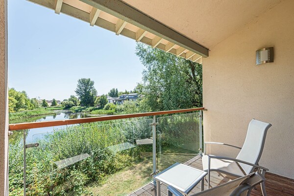 Falcon House (Cw73), Lower Mill Estate, Cotswolds - Cirencester