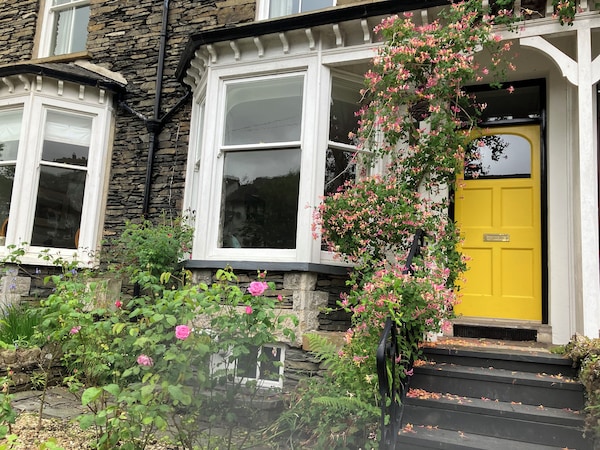 The Roses, Pet Friendly, With A Garden In Bowness-on-windermere - Windermere