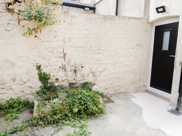 9 Chapel Street, Pet Friendly, Luxury Holiday Cottage In Conwy - Conwy