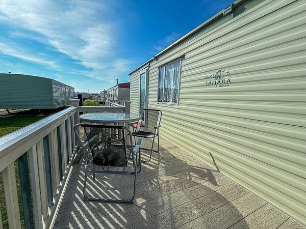 Lovely 8 Berth Caravan In Skegness With Free Wi-fi, Ref 96023d - Skegness