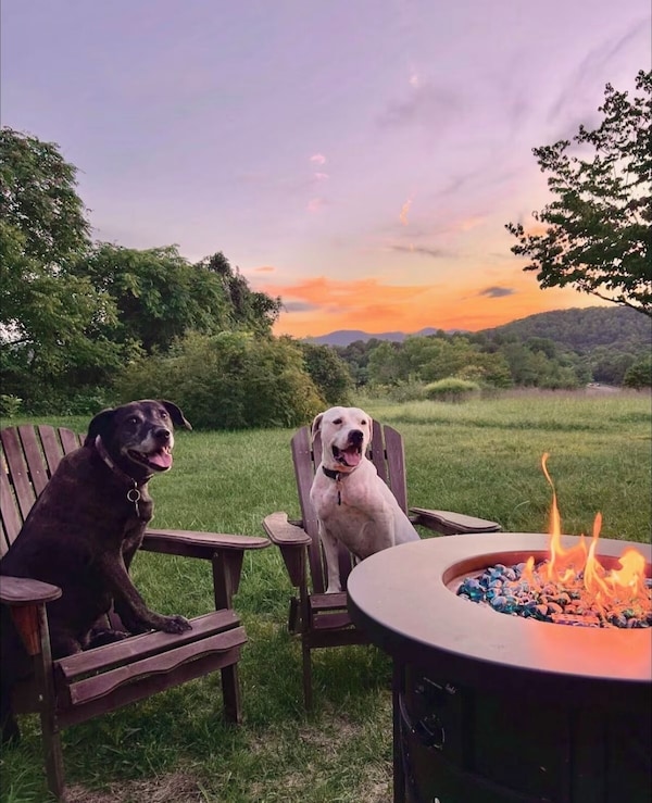 Barndominium With Mountain Views & Hot Tub! Pets Welcome! - Crozet, VA