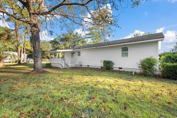 Farmhouse Retreat Near Savannah - Richmond Hill, GA