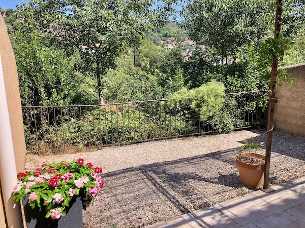 Hameau Du Stade :  Comfortable Appt. 2 Bedrooms With Terrace - Cotignac