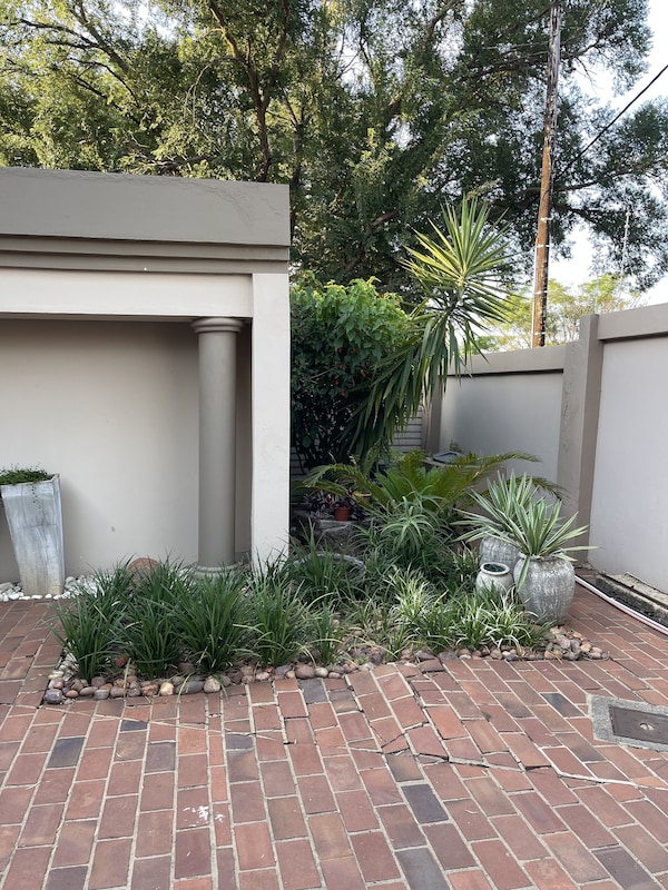 4bed 3-bath, Solar, Aircons Pool, Entertainment Area. Near Restaurant Shopping - Hartbeespoort