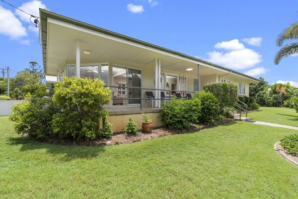 Kooringal Cottage - Home By The Sea - Bribie Island