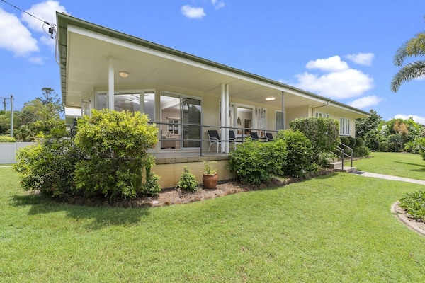 Kooringal Cottage - Home By The Sea - Queensland