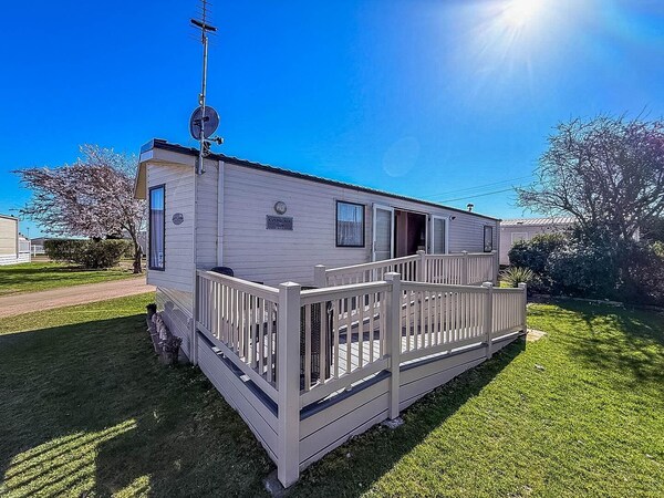 Great 4 Berth Caravan With Wheelchair Access In Suffolk, Ref 68129bs - Lowestoft