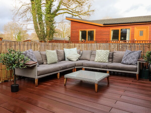 Bowness Bay Lodge, Family Friendly In Bowness-on-windermere - Windermere