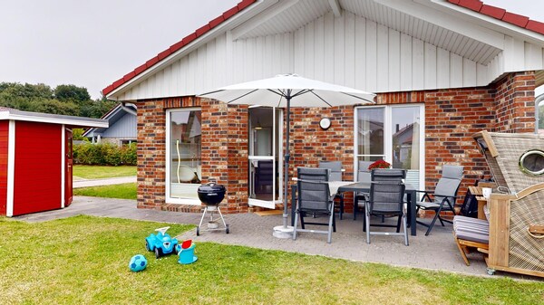 Liebevoll Eingerichtetes 6-personen Ferienhaus Mit Kamin, Sauna & Hund In Strand - Neustadt in Holstein