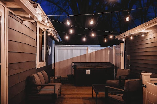 Avalon Cottage W/ Hot Tub- No Cleaning Fee - Danville, VA