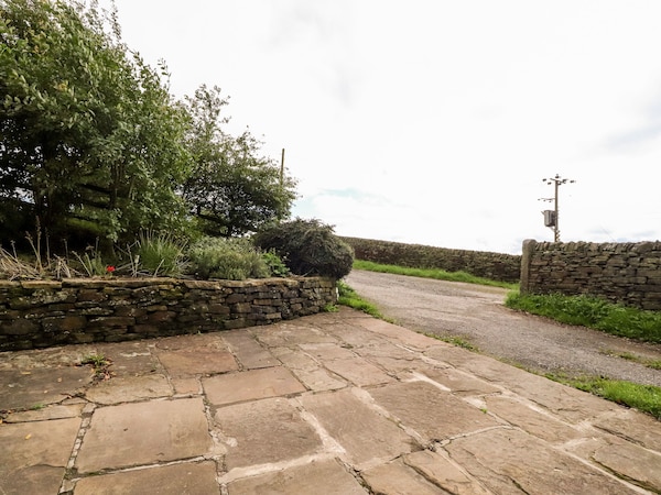 Boothsteads Farm Cottage, Character Holiday Cottage In Halifax - West Yorkshire
